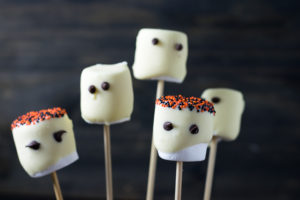 Marshmallow Ghosts (Halloween Recipe) - Travel Cook Tell