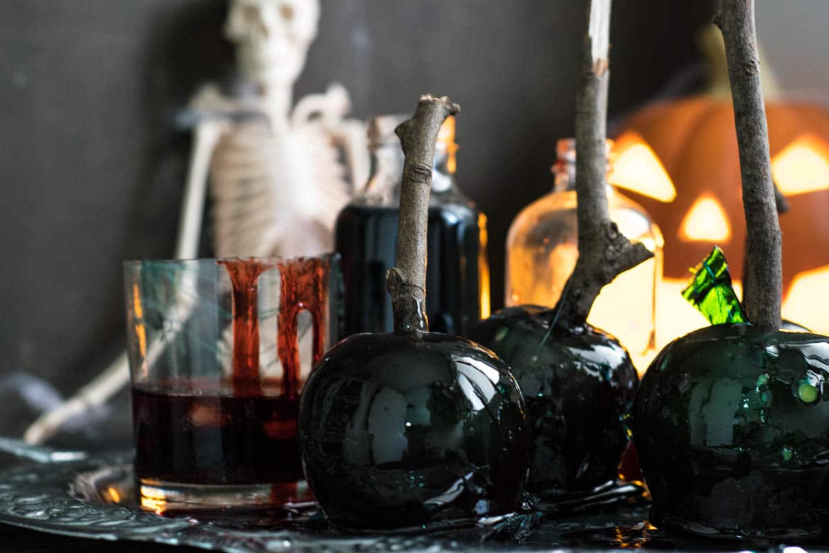 Halloween Recipe: Poison Apples - Travel Cook Tell